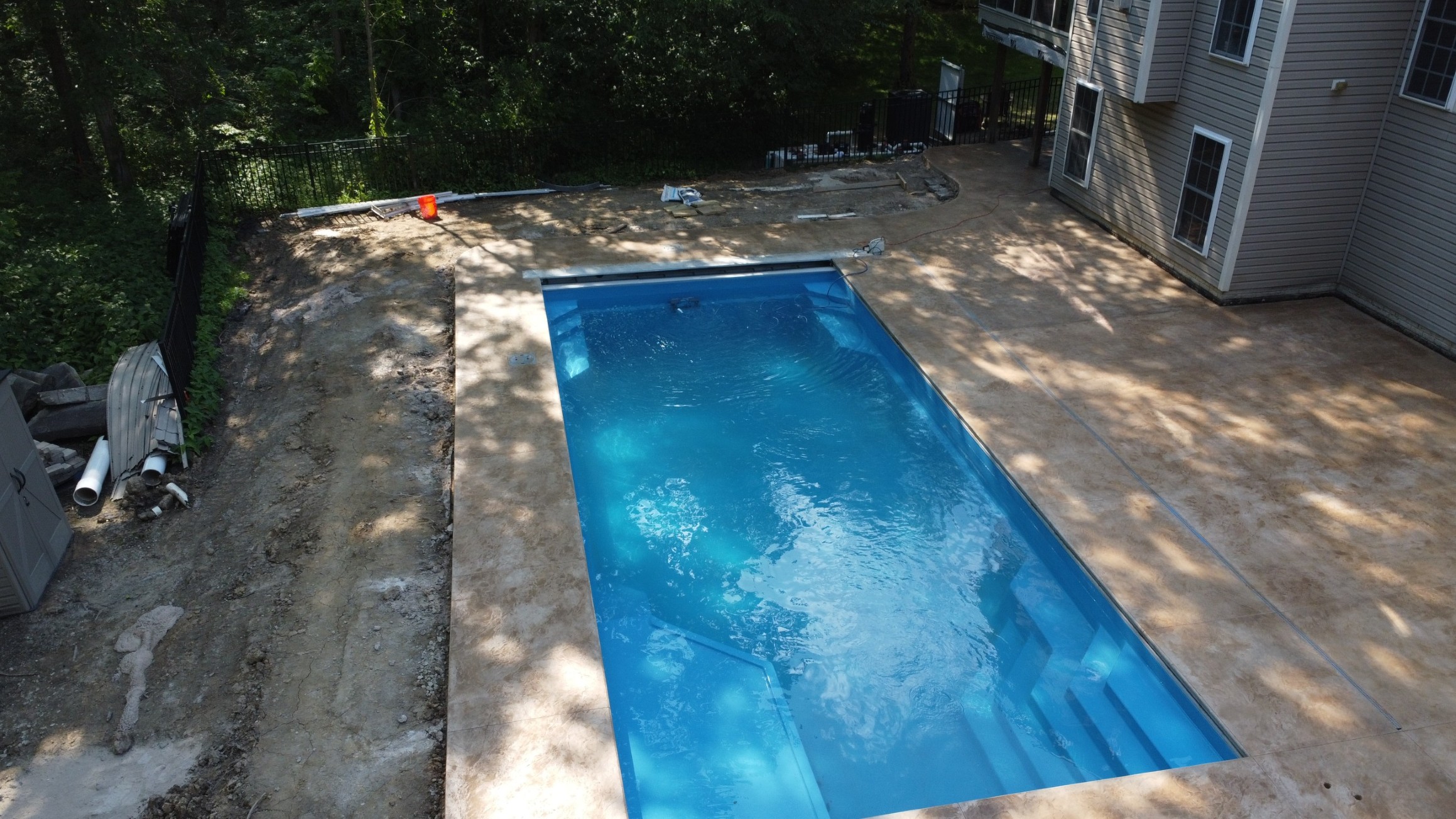 7 Reasons Homeowners Are Choosing Fiberglass Pools Over Concrete